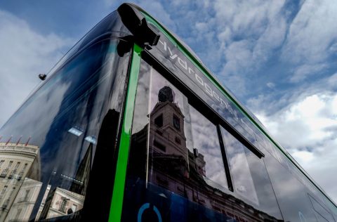 Madrid pone en servicio un nuevo autobús propulsado por hidrógeno en su ...